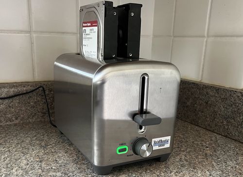 Qnap's Tiny Portable NAS Crams in Four SSDs and Dual 2.5GbE | Tom's ...