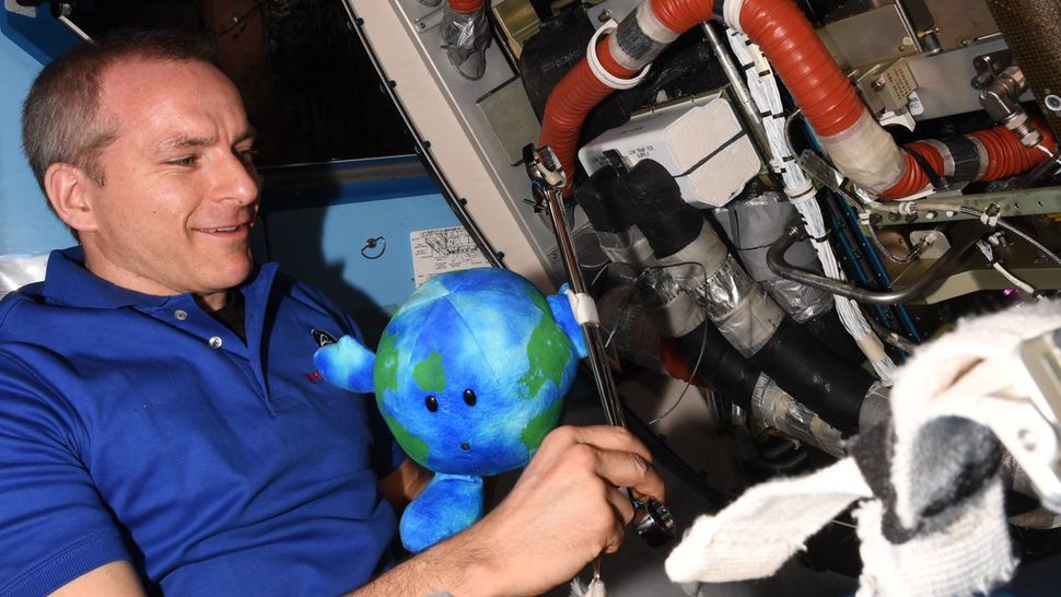 In Photos: Space Station Astronauts Bond with Little Earth 'Celestial ...