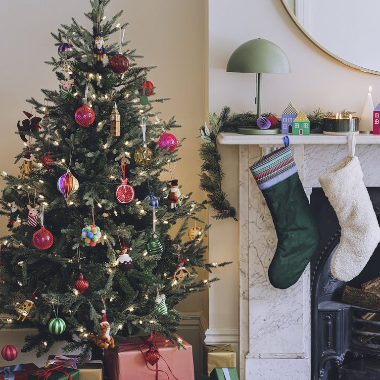 10 Genius Small space Christmas Decorating Ideas Ideal Home 10-genius-small-space-christmas-decorating-ideas-ideal-home