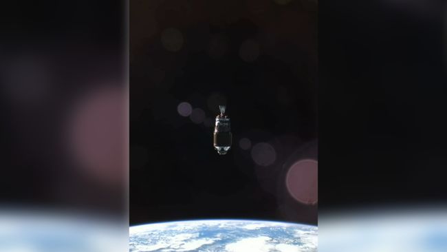 Private space-junk probe gets up-close look at discarded rocket in ...