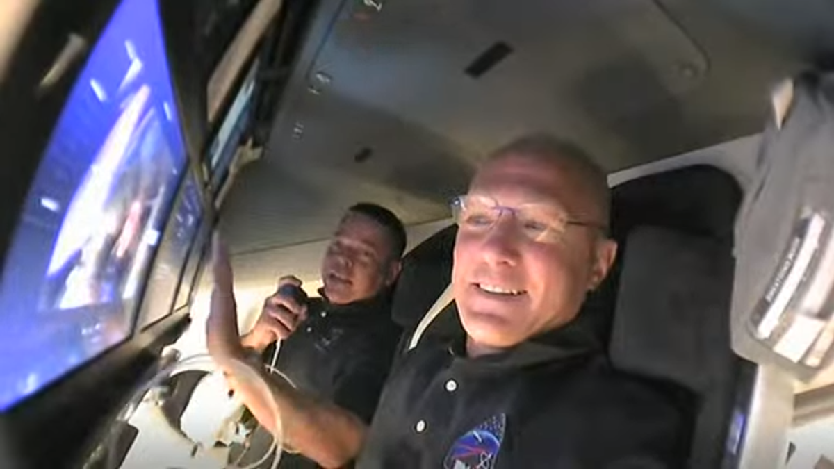 Tour SpaceX's Crew Dragon spaceship in orbit with NASA's Demo-2 ...