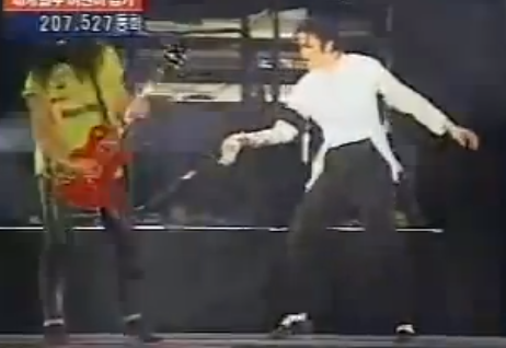 That Time Slash's Eternal Guitar Solo "Upset" Michael Jackson | Guitar ...