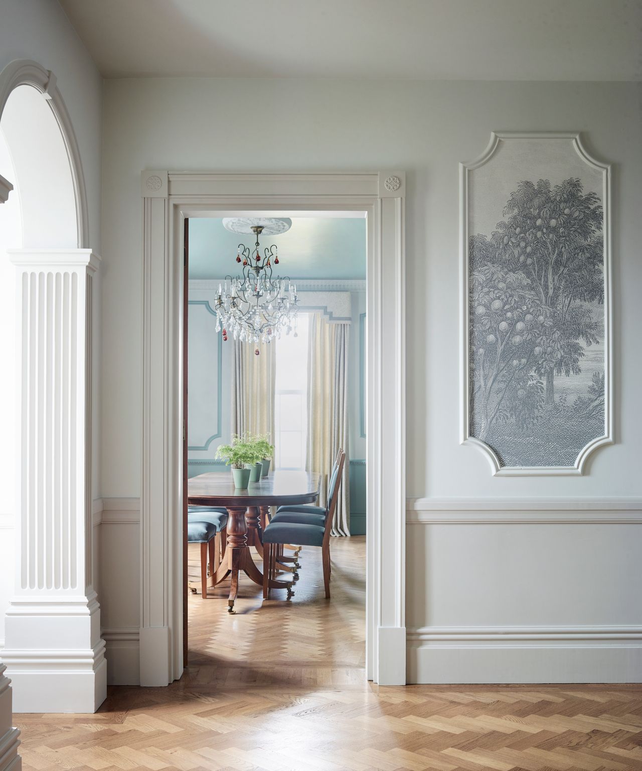 The nature-inspired decor of this home suits its idyllic English ...