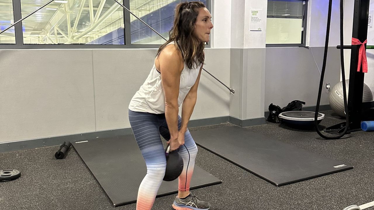 You only need three kettlebell moves to strengthen your legs, according ...