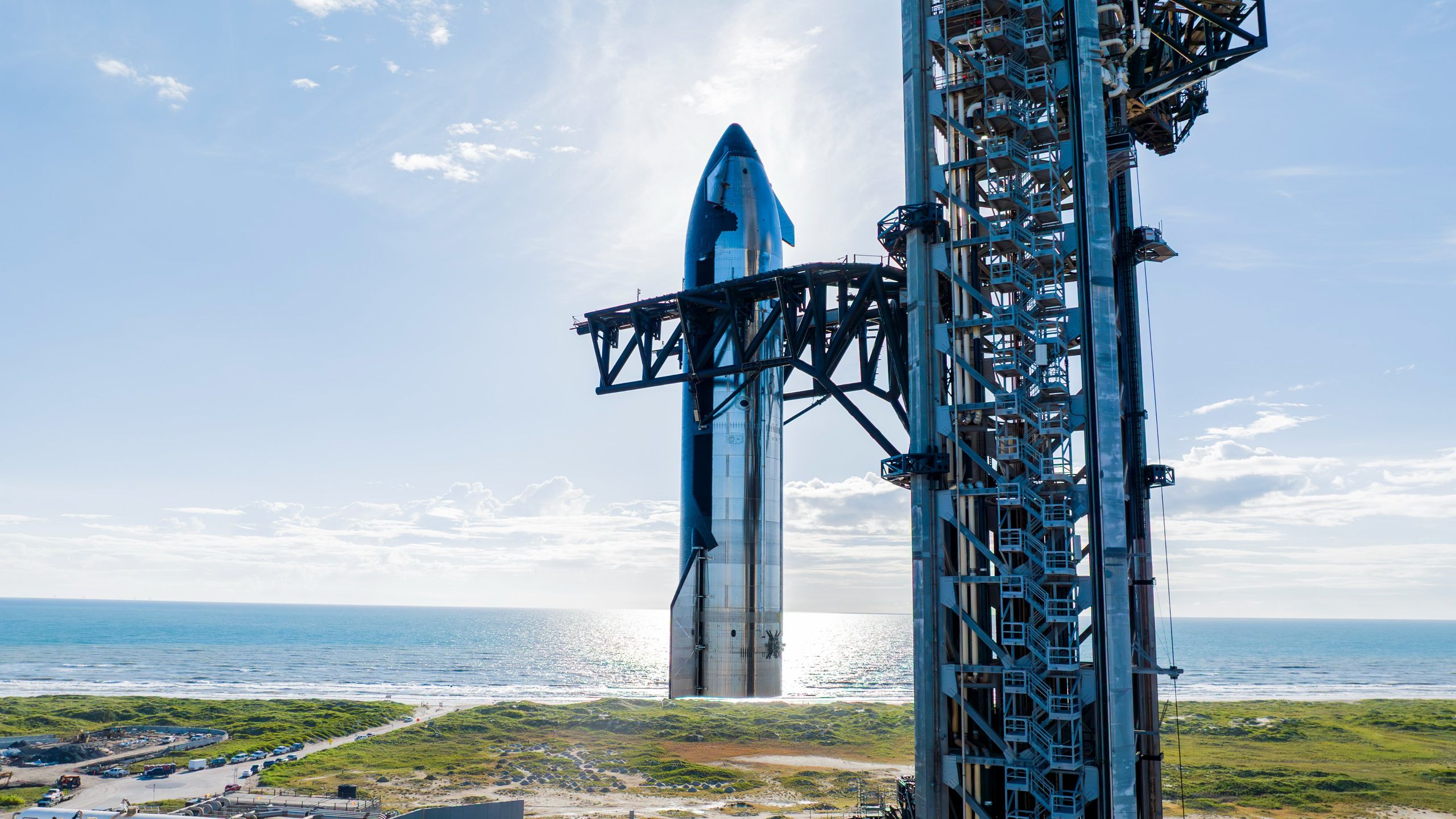 SpaceX moves next Starship spacecraft to launch pad for testing (photos ...