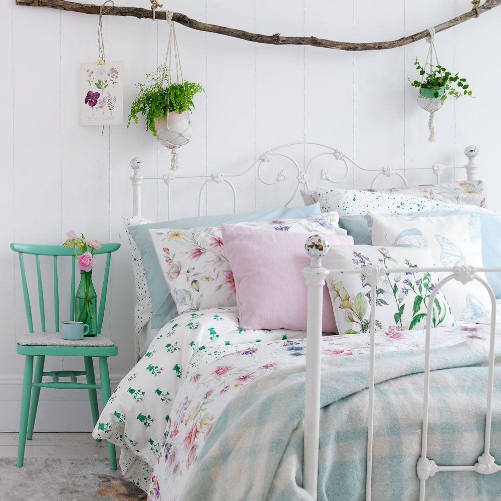 Botanical-inspired room schemes that invite florals and foliage into ...