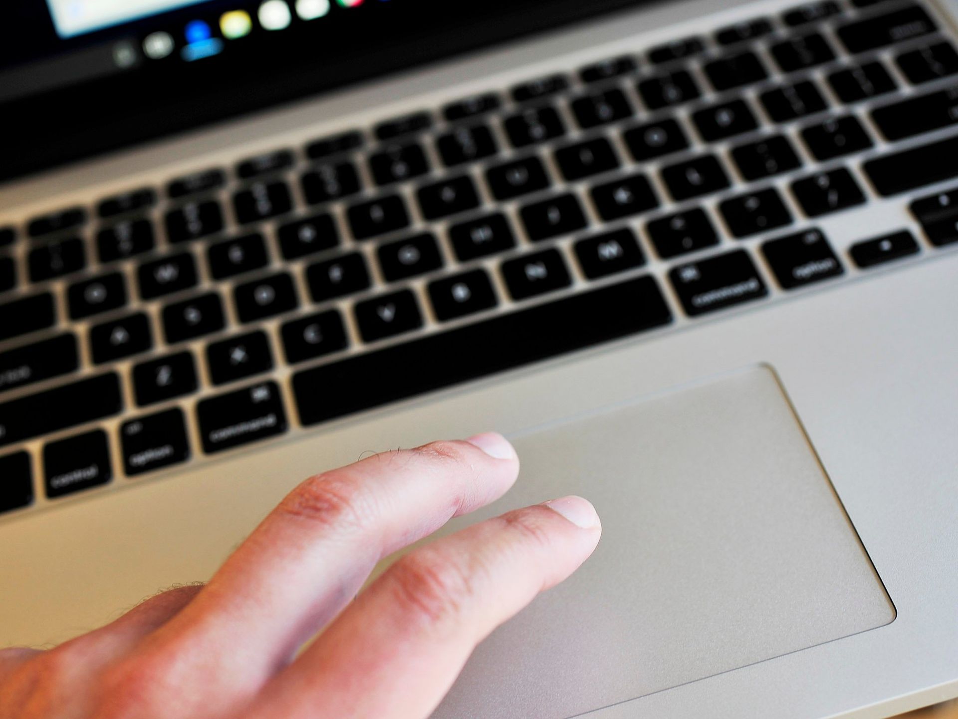 Here is how to get trackpad gesture support for Windows 10 on a MacBook ...