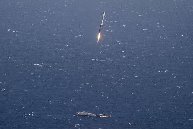 Amazing Videos Show Spacexs Epic Ocean Rocket Landing Space