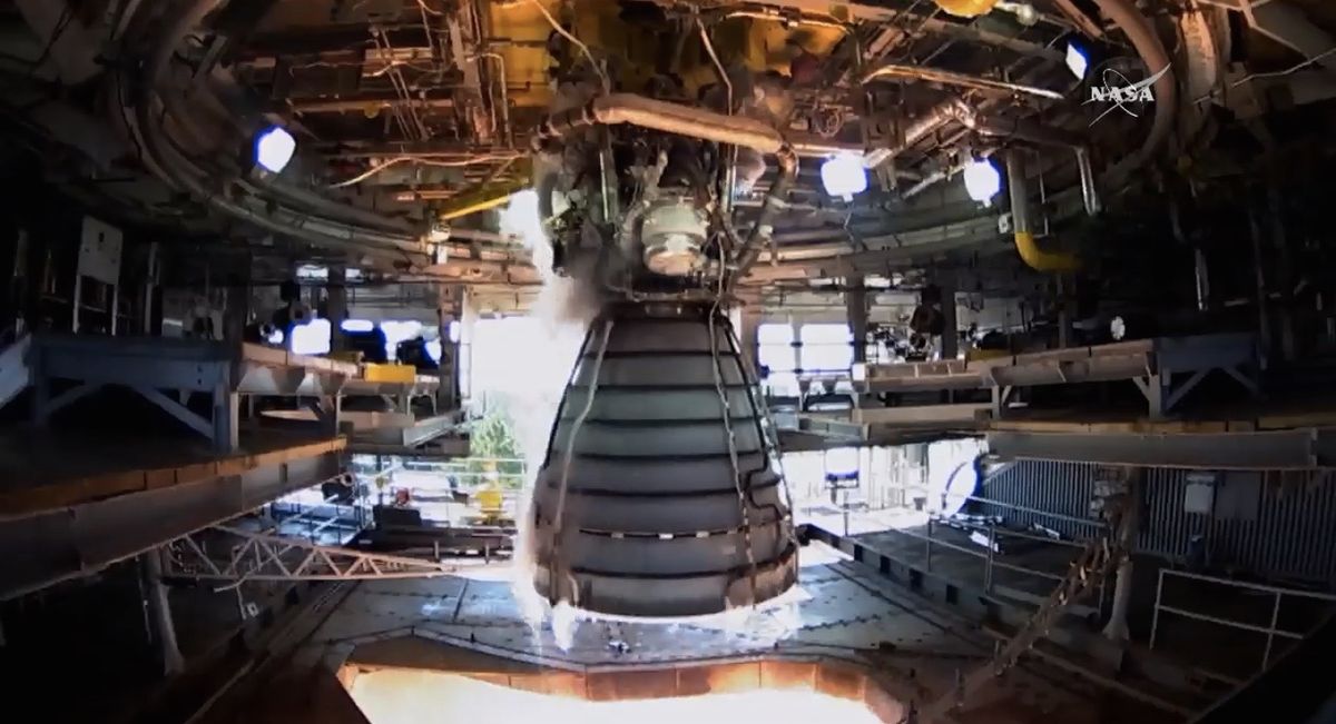 NASA Test-Fires Engine for Next-Gen Megarocket | Space