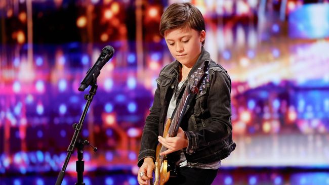 10-year-old Bay Melnick Virgolino shreds Lenny Kravitz | GuitarPlayer