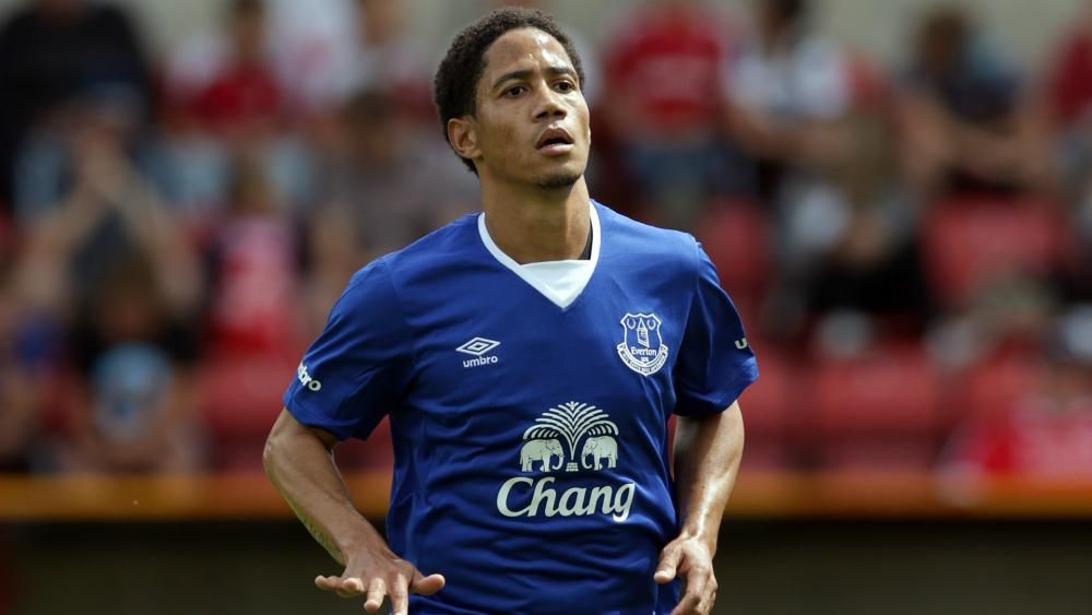 Sunderland snap up Pienaar on one-year deal | FourFourTwo