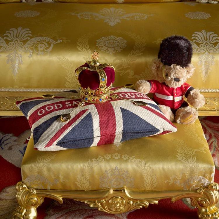 You can buy EXACTLY the same decorations the Queen has used on her ...