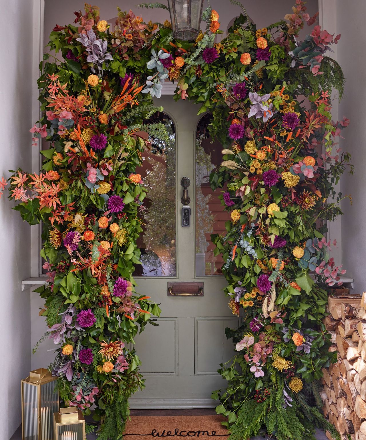 How to hang a garland around your door: 6 simple steps | Homes and Gardens