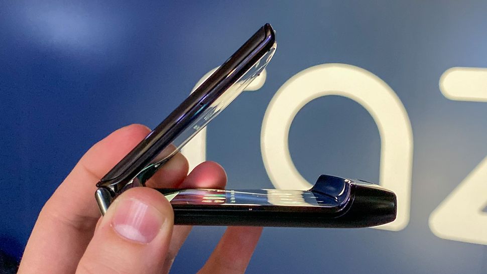 Motorola Razr 2019 vs Samsung Galaxy Fold | TechRadar