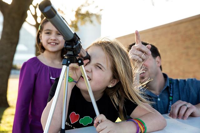 Girl Scouts 'Reach for the Stars' with New Space Science Badges | Space