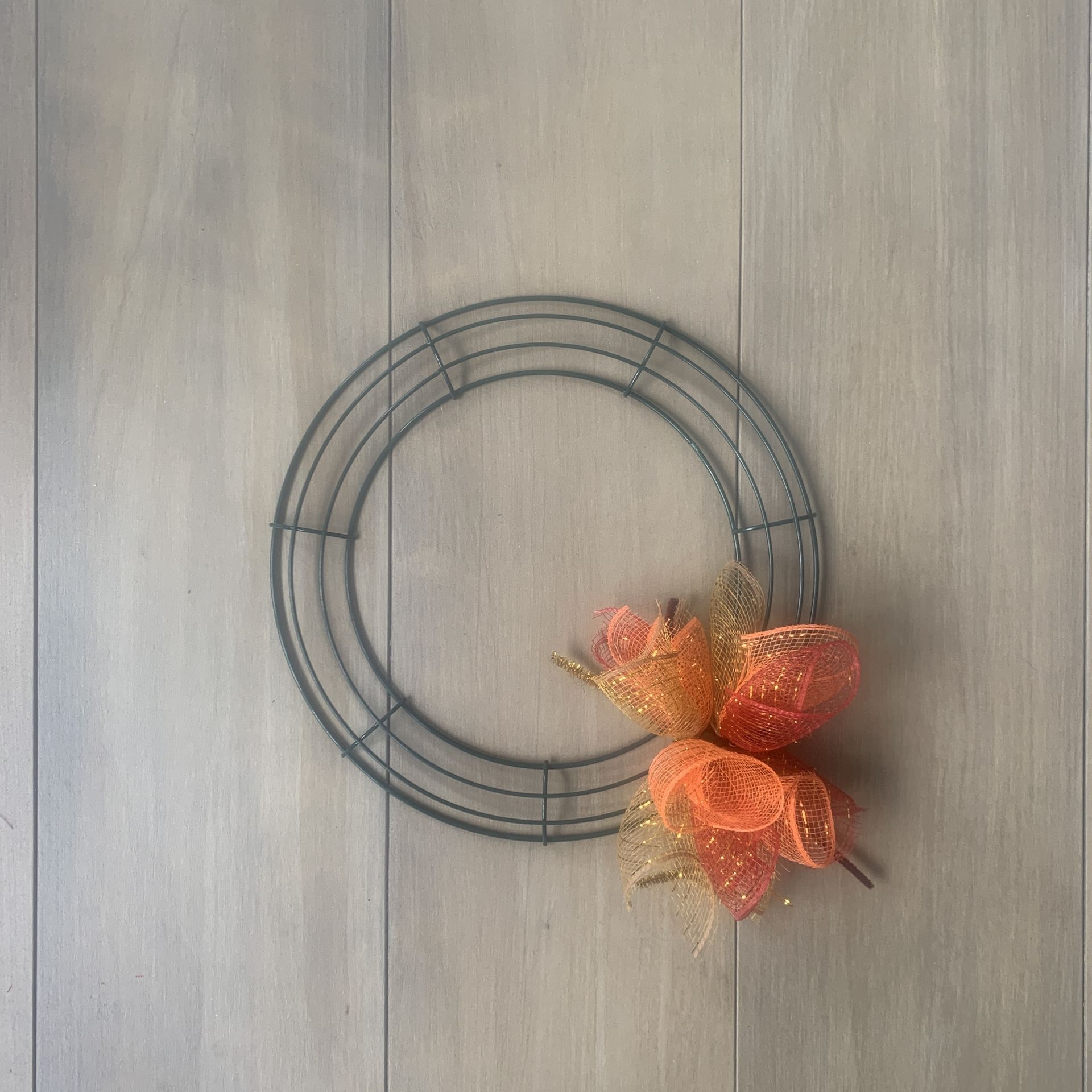 How to make a wreath with mesh: 8 easy steps for beginners | Homes and ...