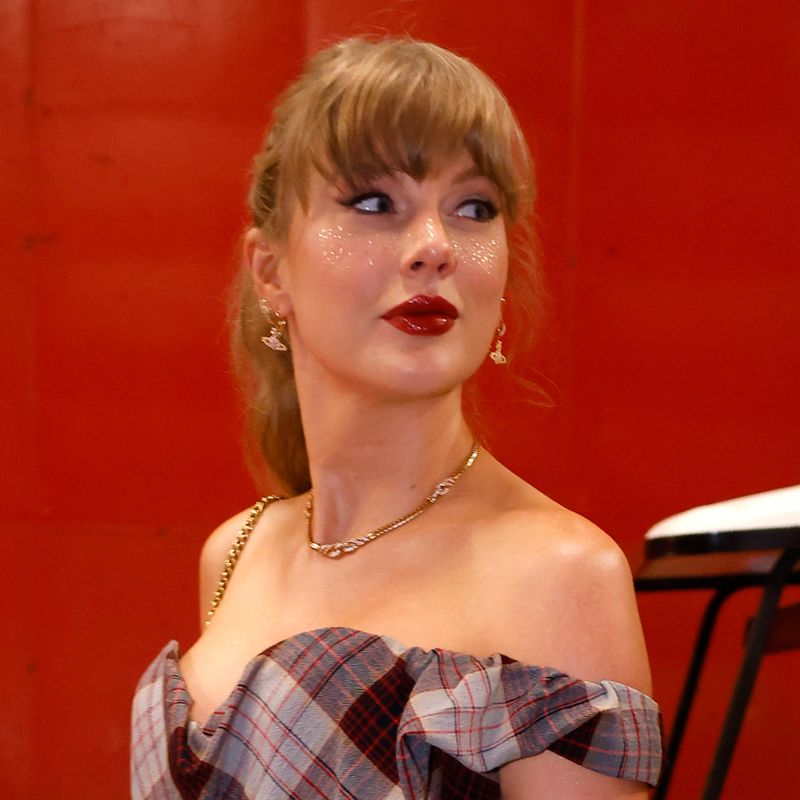 Taylor Swift's Glitter Freckles Provoke 2,500% Sales Spike | Marie Claire