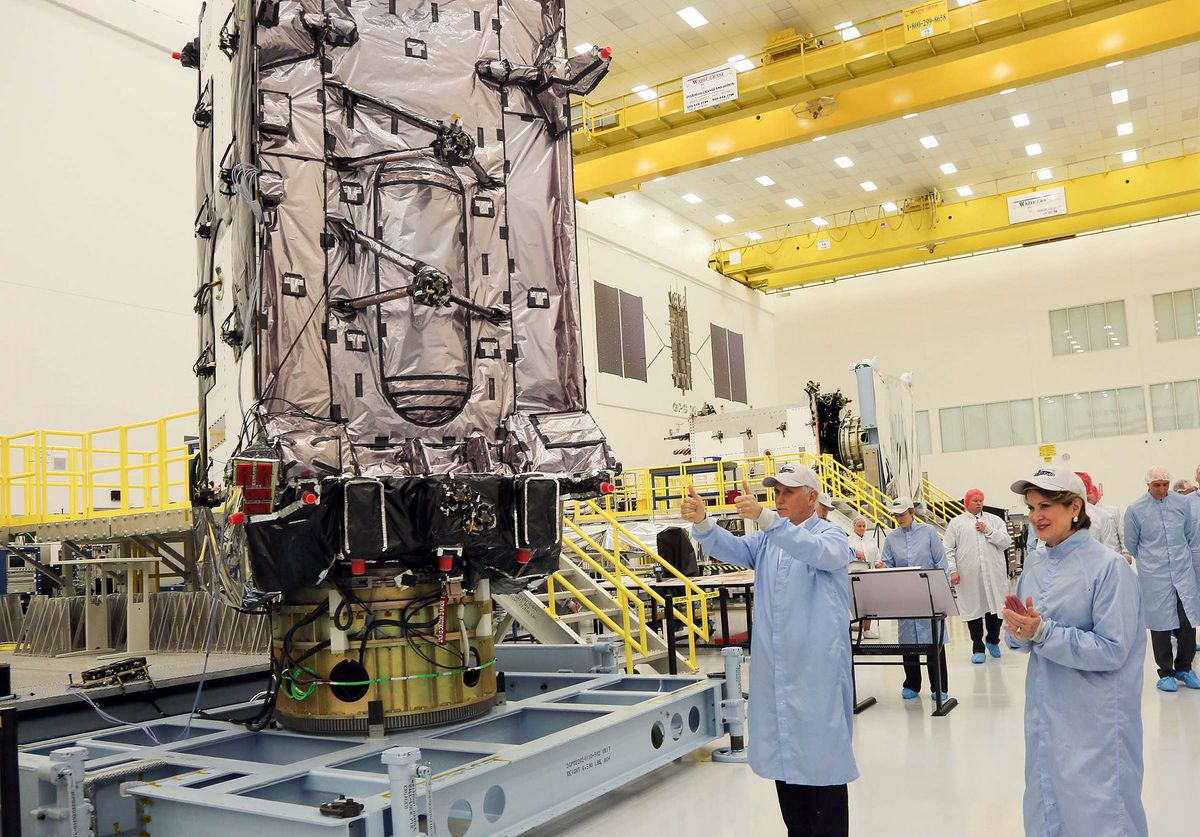 Launch Photos! SpaceX Falcon 9 Rocket Soars with 1st GPS III Navigation ...