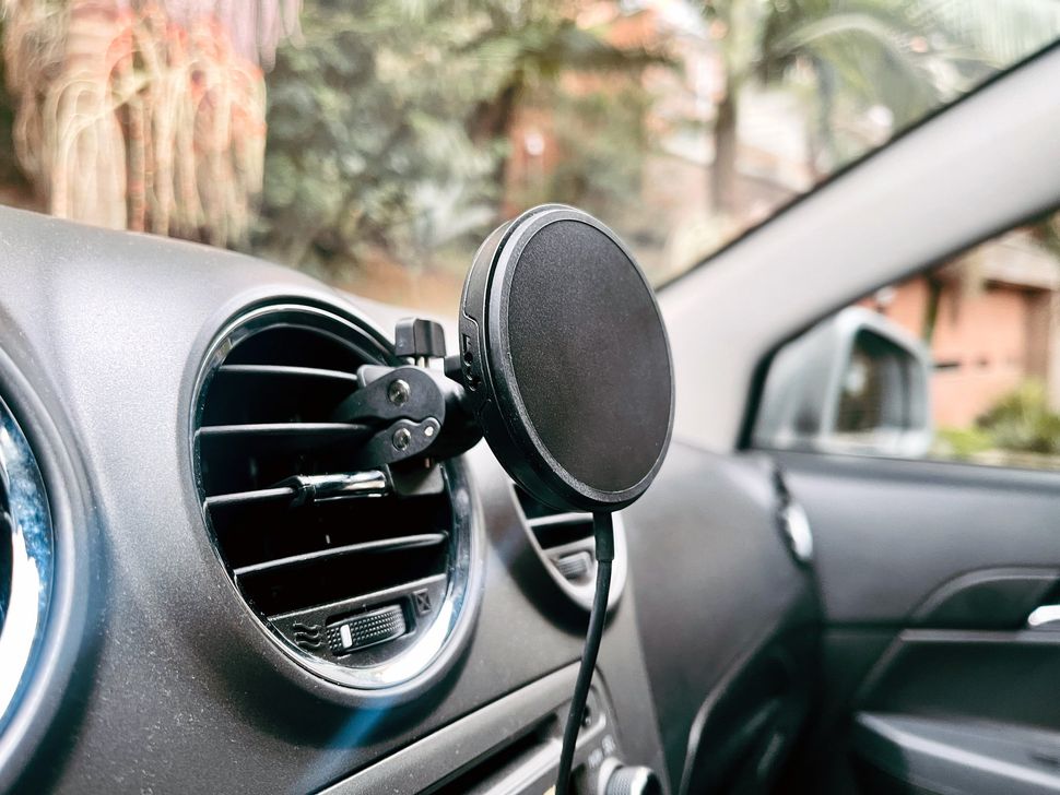 Mous MagSafe Compatible Charging Vent Mount review: A rock-solid car ...