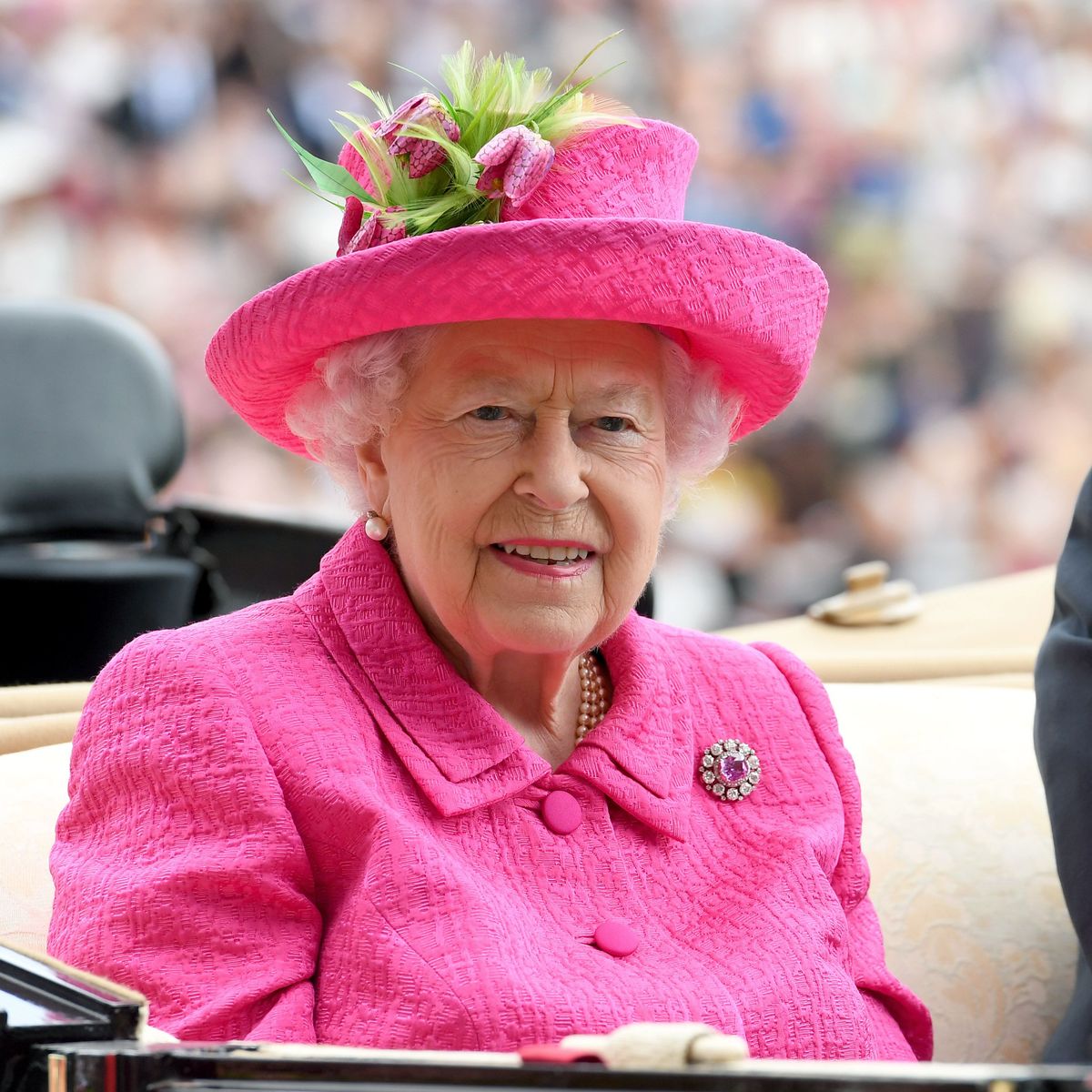 Queen Elizabeth Just Made a Surprise Appearance at London Fashion Week ...