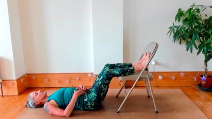 Chair yoga for beginners | Fit&Well