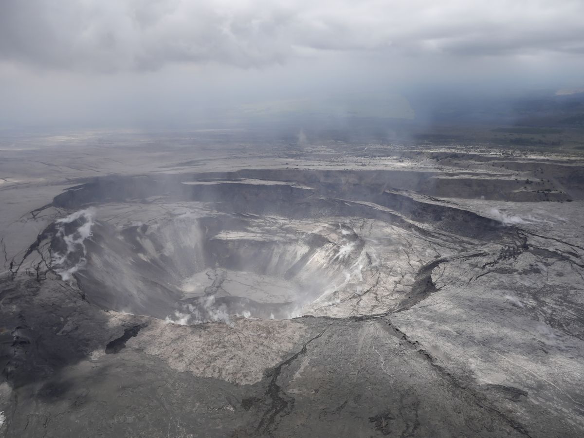 A Tiny Leak Led to a Massive, Unexpected Collapse at Kilauea Volcano ...