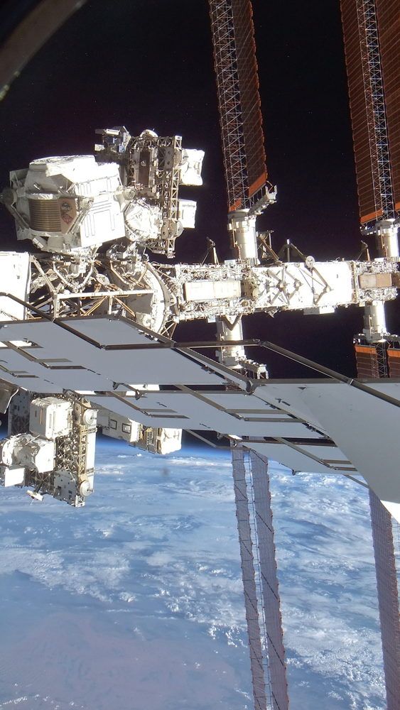 Photos: AMS Hunts Exotic Particles In Space | Space