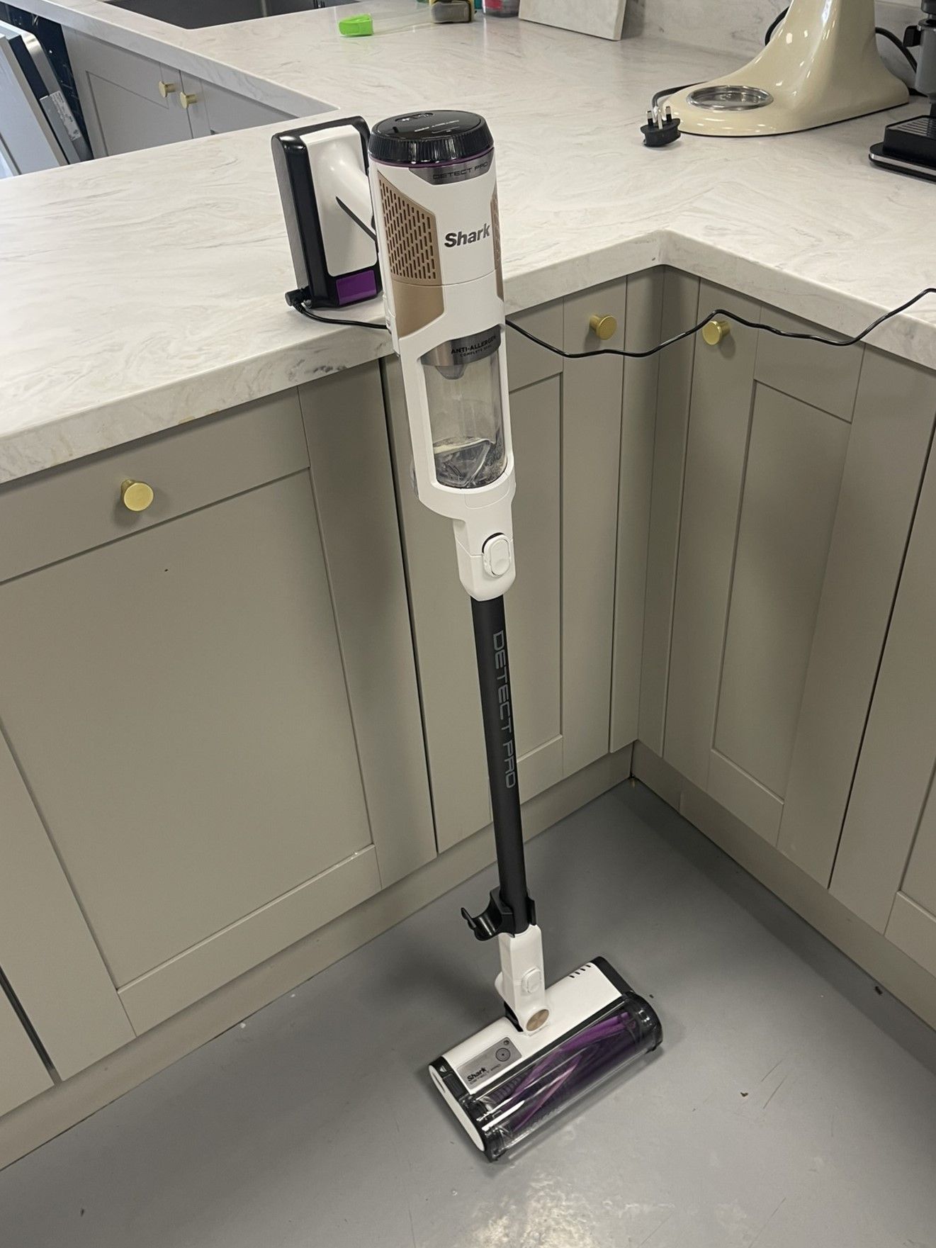 Shark Detect Pro Cordless review: new, smart and stylish | Homes and ...