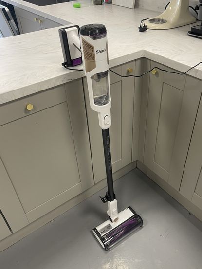 Shark Detect Pro Cordless review: new, smart and stylish | Homes and ...