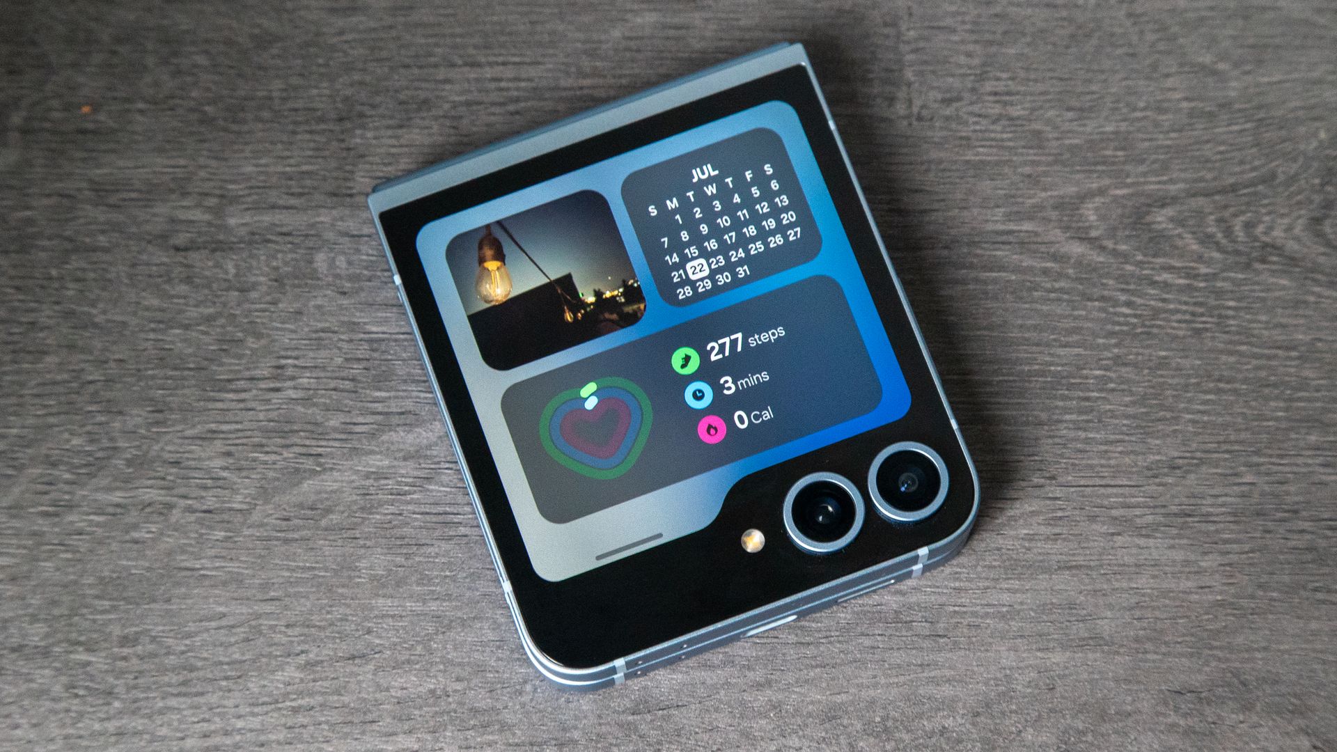 How to set up and use apps on the Samsung Galaxy Z Flip 6 cover screen ...