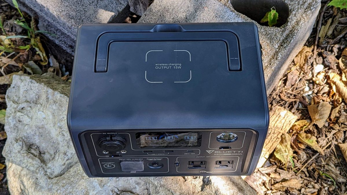 Bluetti EB3A portable power station review: A compact portable power ...