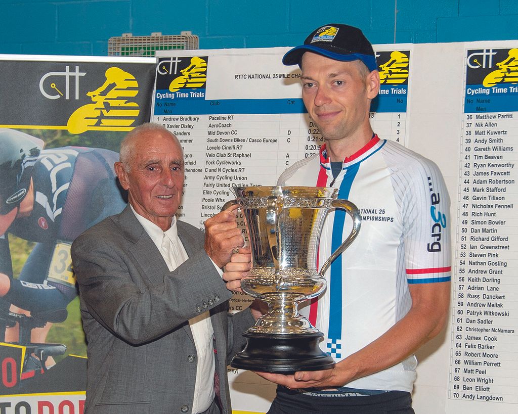 'There were audible gasps' – is this the unbreakable record? | Cycling ...