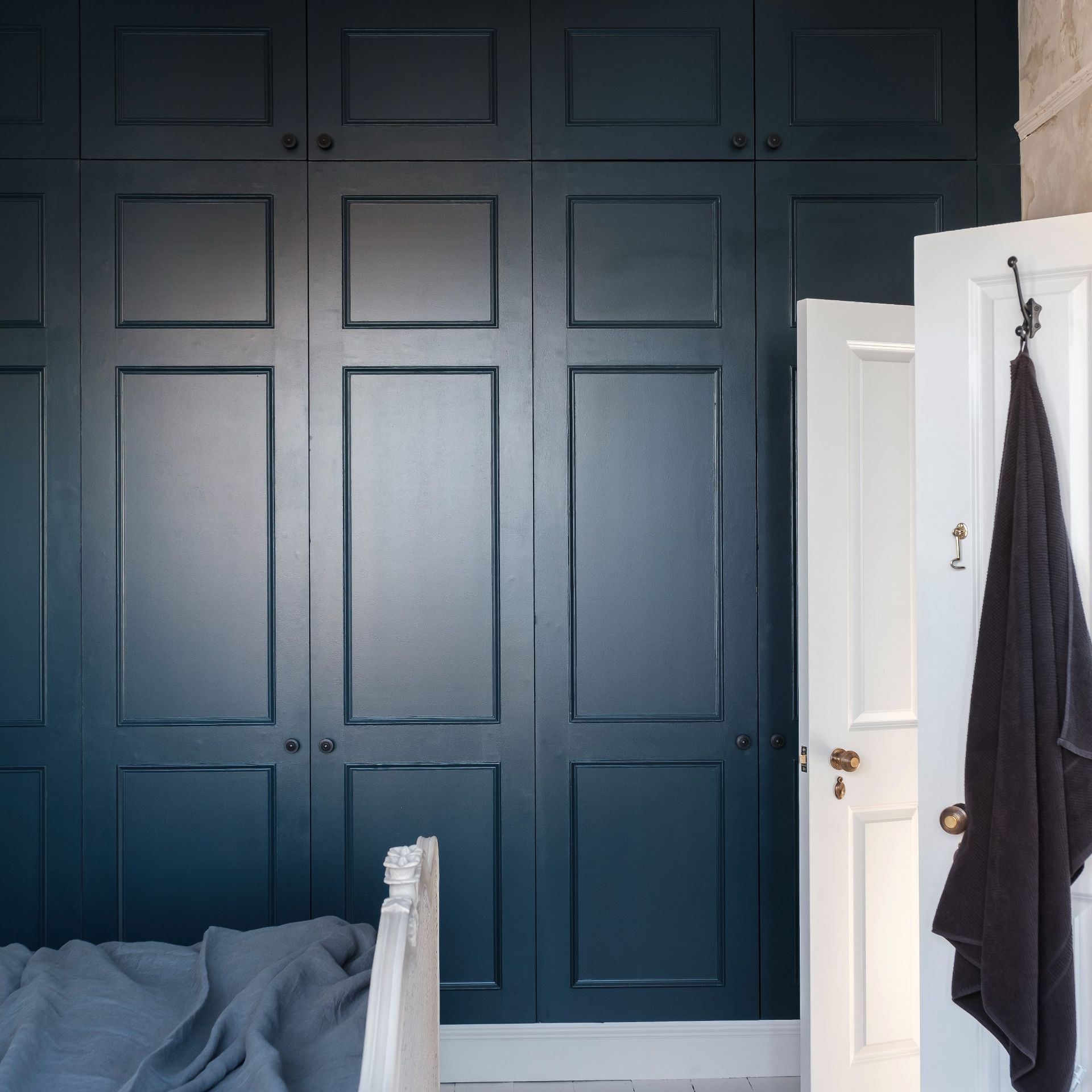 What colour is anthracite? Here's why this grey is special | Ideal Home