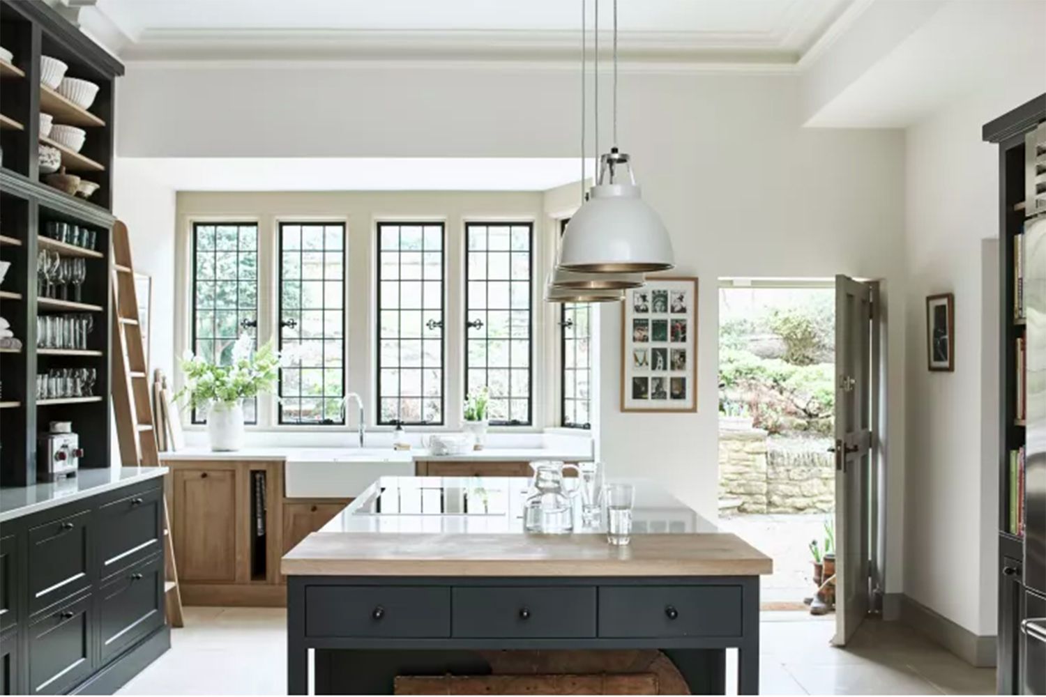 Black and white kitchen ideas that prove monochrome is always in style ...