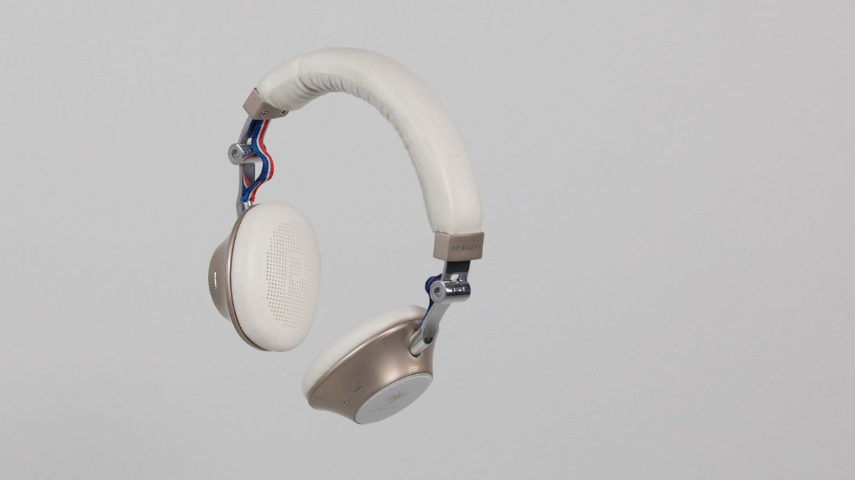 The future of headphones: touchscreen displays and integrated streaming ...