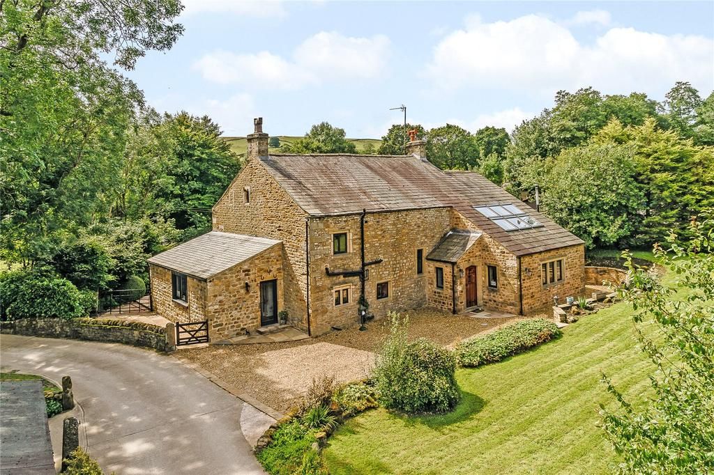 Six spectacular country houses for sale at £700,000, from thatched ...