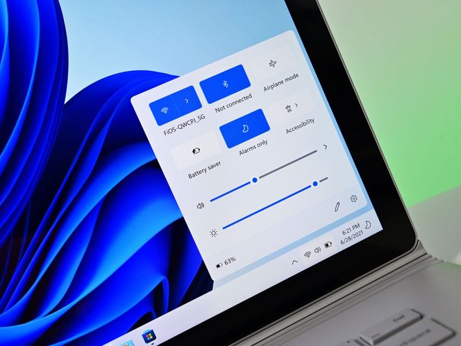 Windows 11: This is the new System Tray and Action Center experience ...