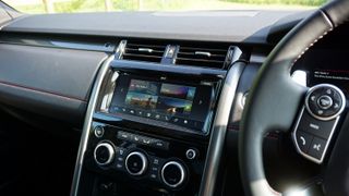 Land Rover Discovery HSE: over ground, uneven ground, Rovering free ...