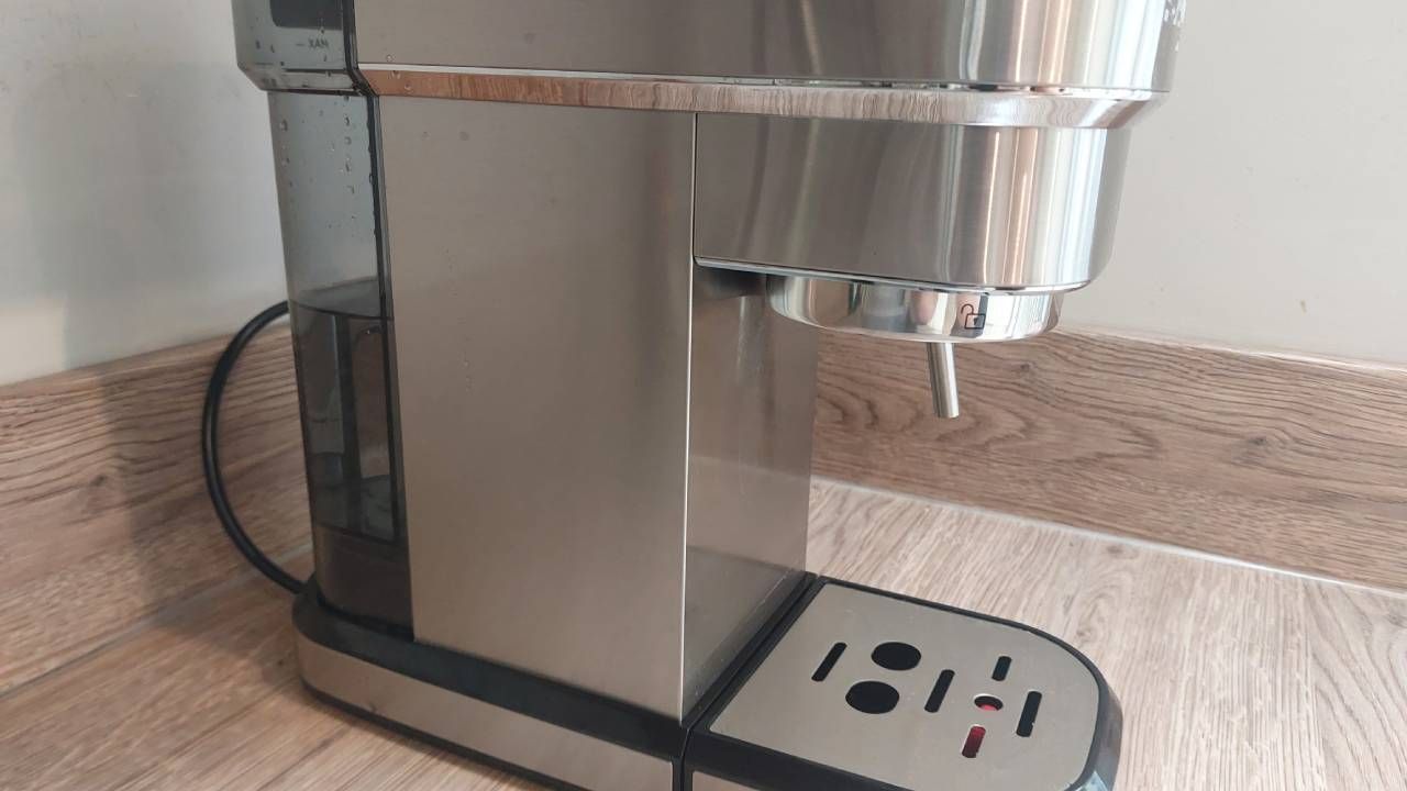 Salter Espresso Machine with Milk Frother review: an affordable manual ...