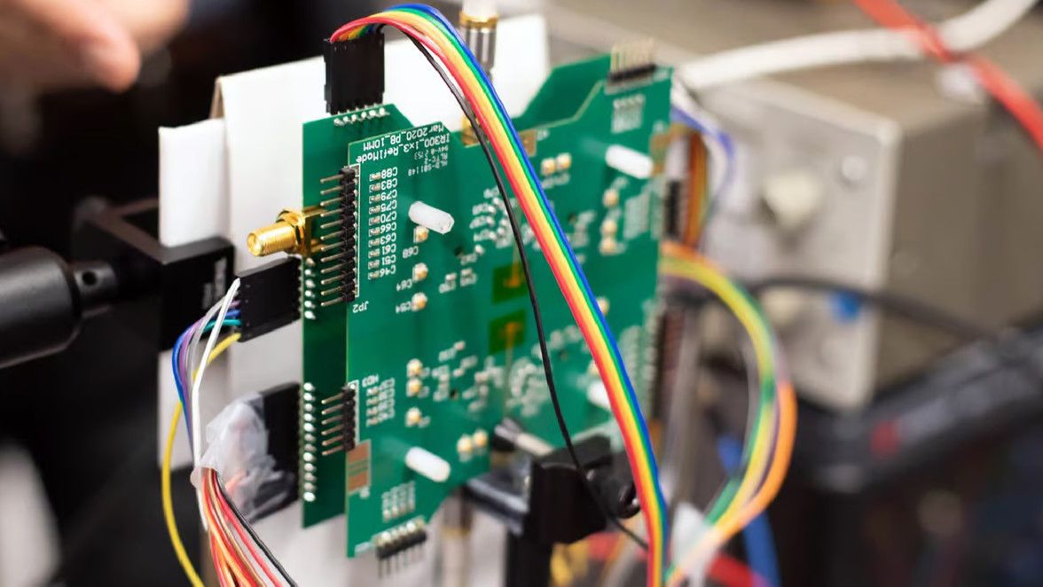 Tiny X-Ray vision chip can peer through nearby objects, like cardboard ...