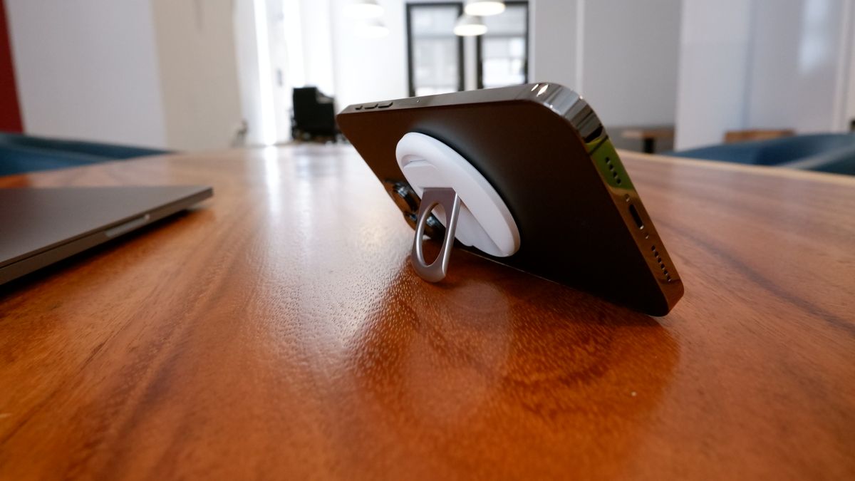 I just tried the coolest new MacBook feature in years — your iPhone is ...