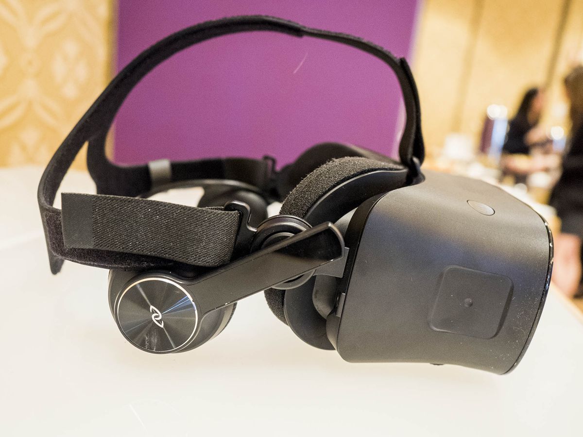 These are the first Windows Holographic VR headsets from HP, Dell, and ...