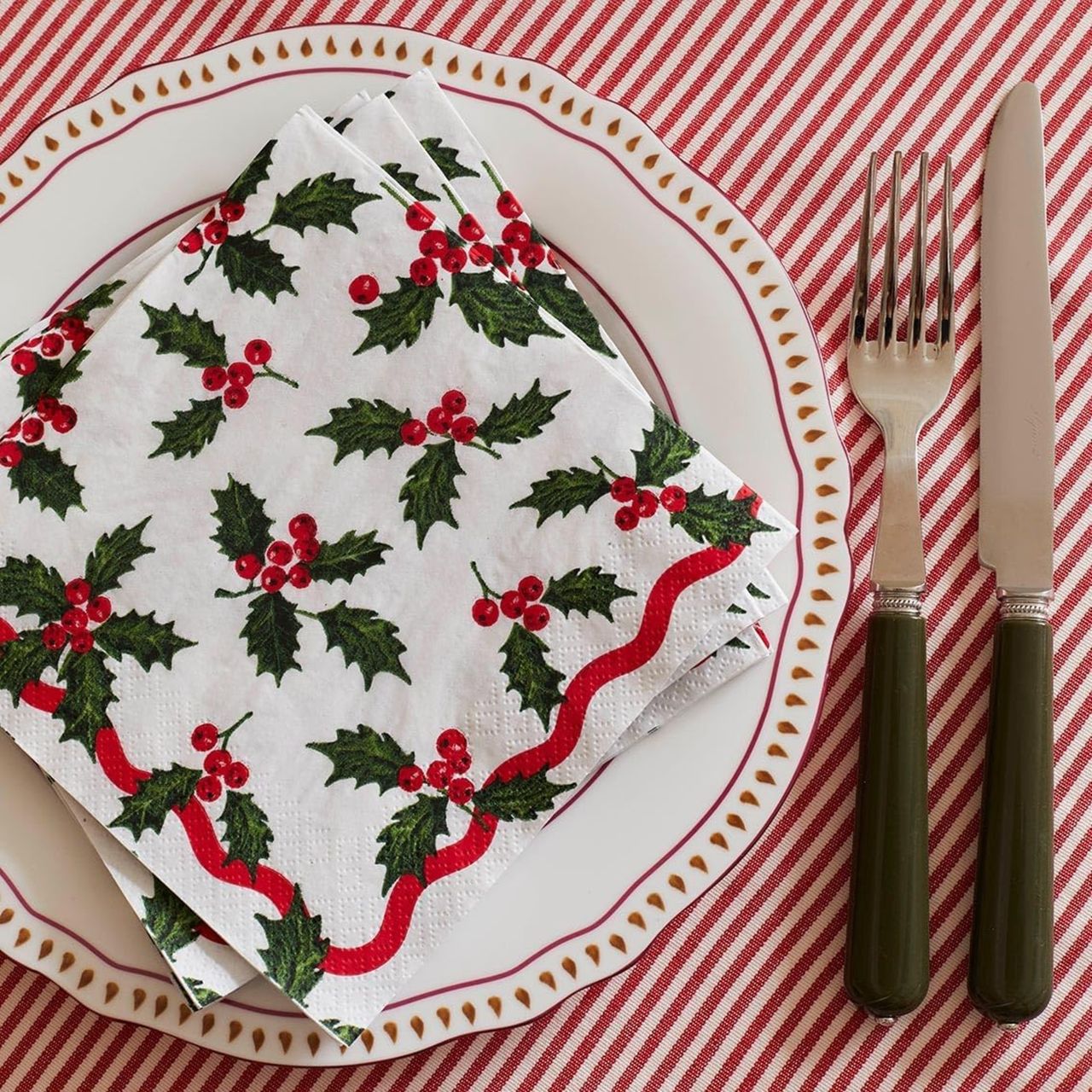 How to elevate paper napkins for Christmas dinner | Ideal Home