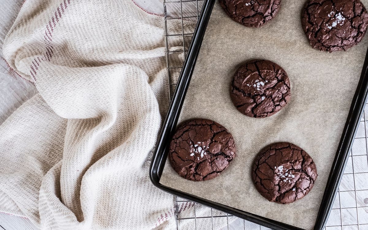 How To Clean A Baking Sheet – The Homemade Solution Professionals Use ...