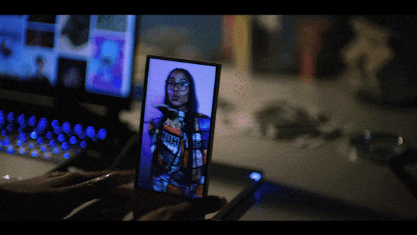Looking Glass Go is a portable holographic display you can view 3D ...