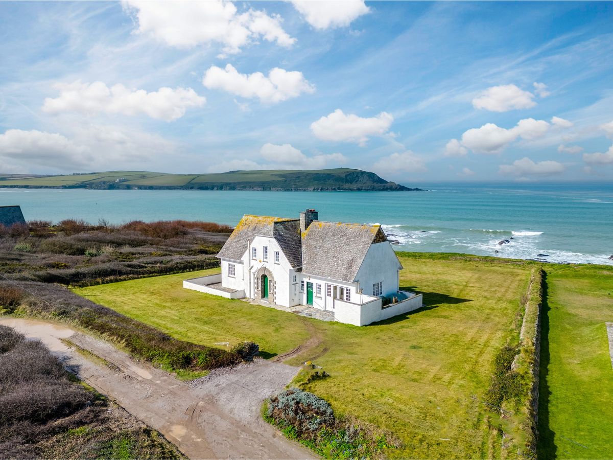 The ultimate Cornwall home? This gorgeous house has a location that's ...