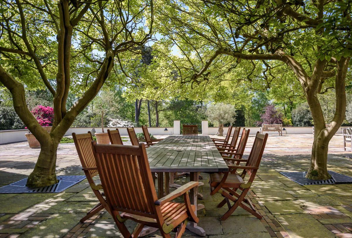 An iconic movie star's £10 million home in Buckinghamshire has come to ...