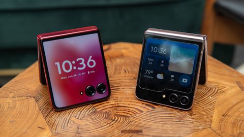 How many software updates will the Motorola Razr Plus 2024 receive ...