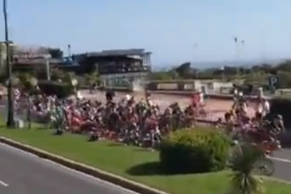 Fixie rider causes huge crash at Giro d'Italia (video) | Cycling Weekly