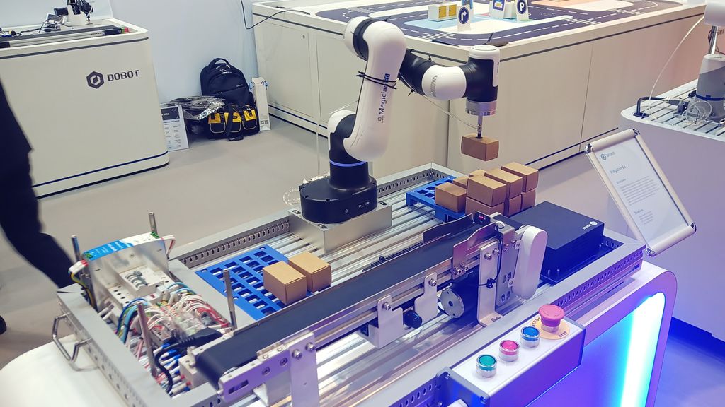Dobot Magician E6 For Education Appears At BETT 2023 | Tech & Learning